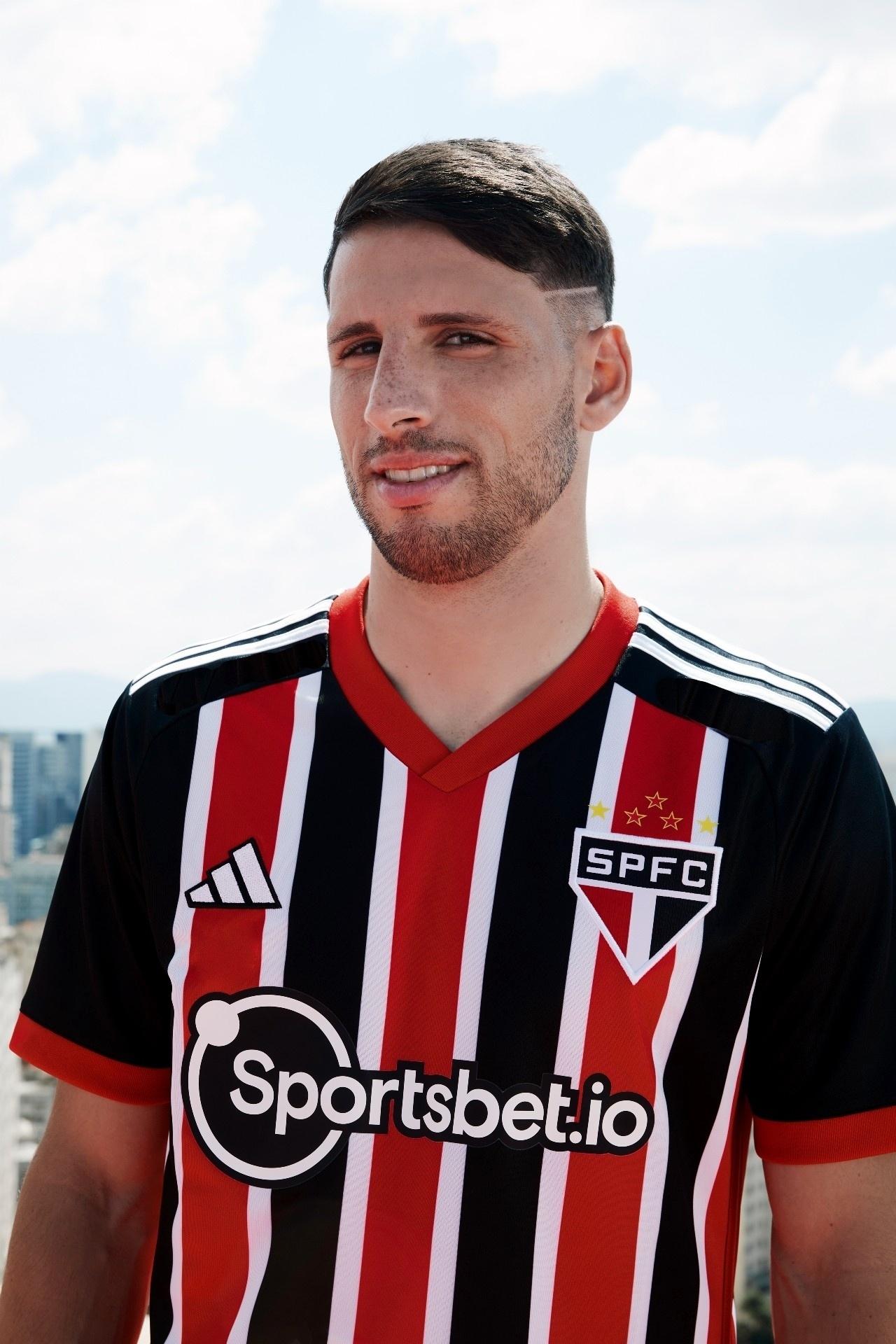 São Paulo lança segunda camisa para a temporada 2023