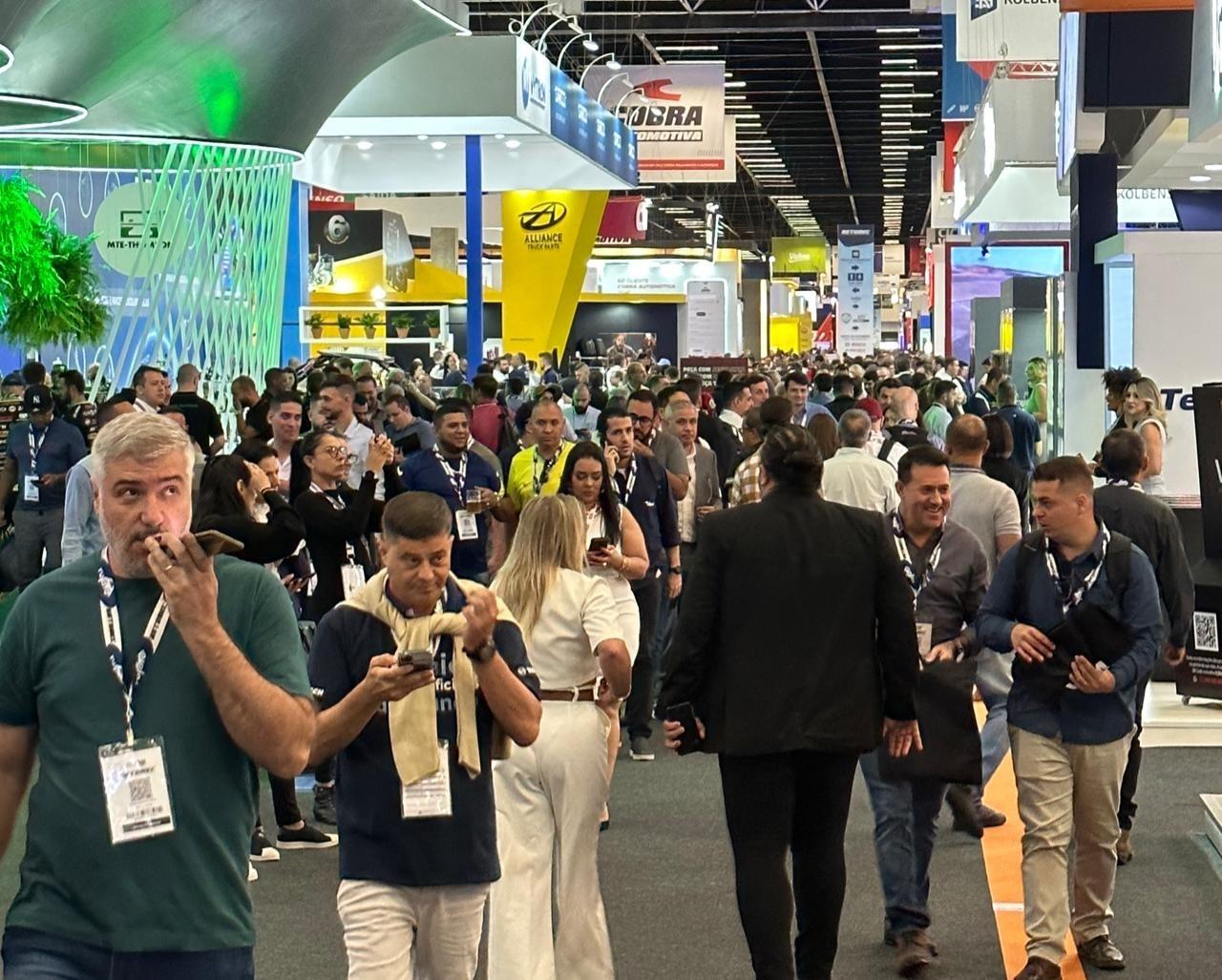 Automec movimenta mais de R$ 25 bi e ensina fórmula ao Salão do Automóvel - 26/04/2023 - UOL Carros