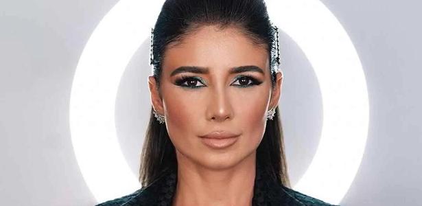 Paula Fernandes posa de biquíni e cintura chama atenção