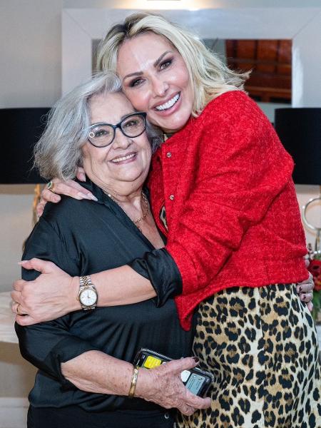 Mara Ferraz promove noite solidária e arrecada 500 cobertas para o RS