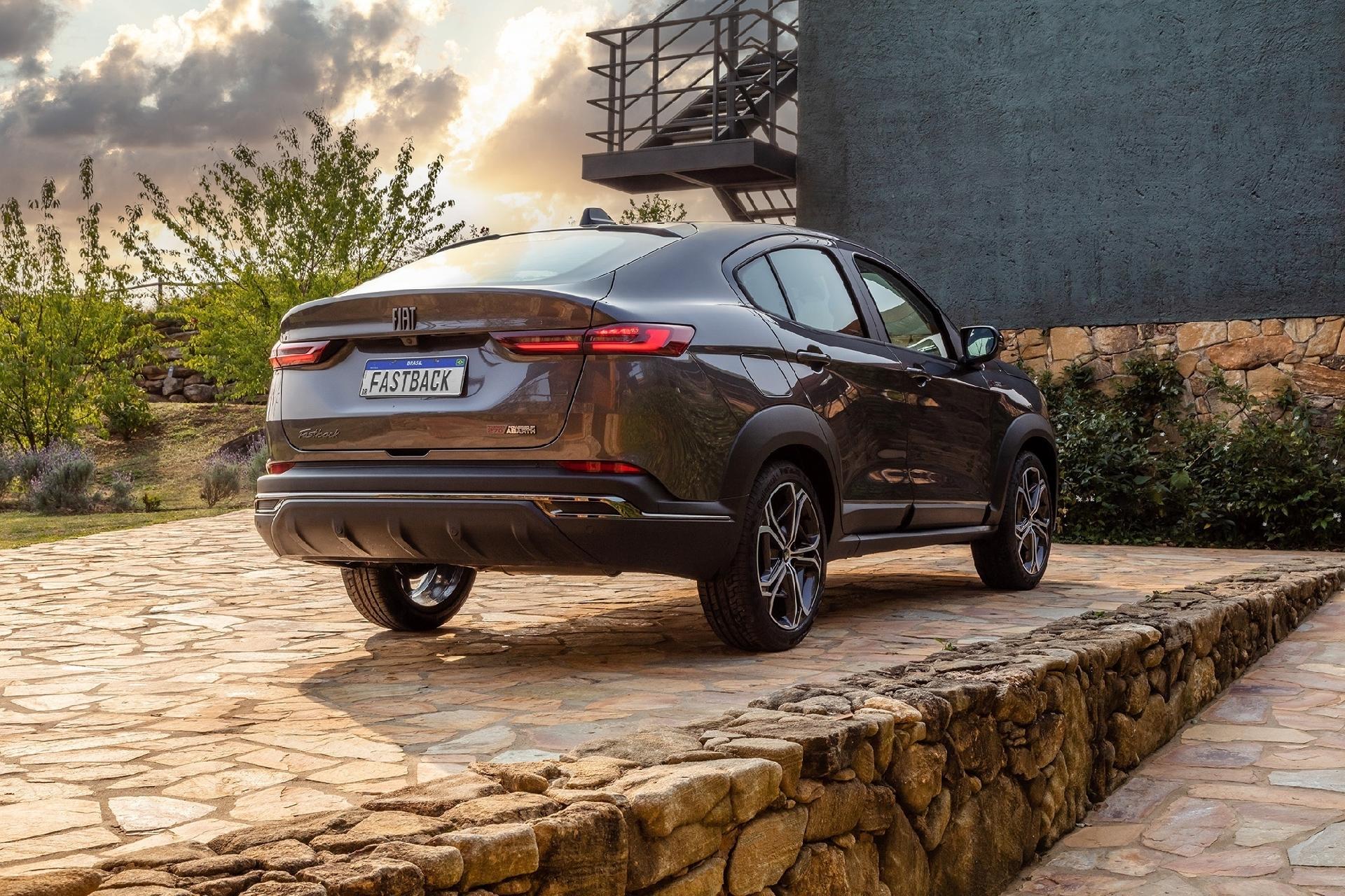 Fiat Fastback: veja como anda e o que entrega a versão de R$ 150 mil