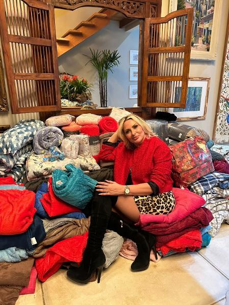 Mara Ferraz promove noite solidária e arrecada 500 cobertas para o RS