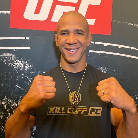 Falta pouco! Robocop brasileiro está perto de entrar no ranking do UFC