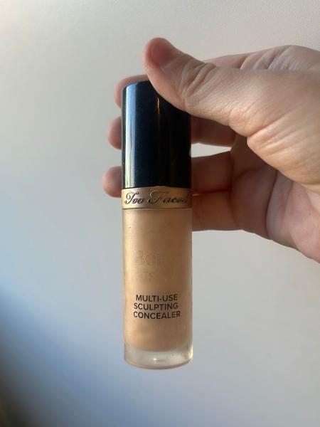 Corretivo da Too Faced se tornou favorito da vida, recompro desde 2020