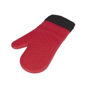 Luva Térmica de silicone ajuda na cozinha; confira se vale a pena