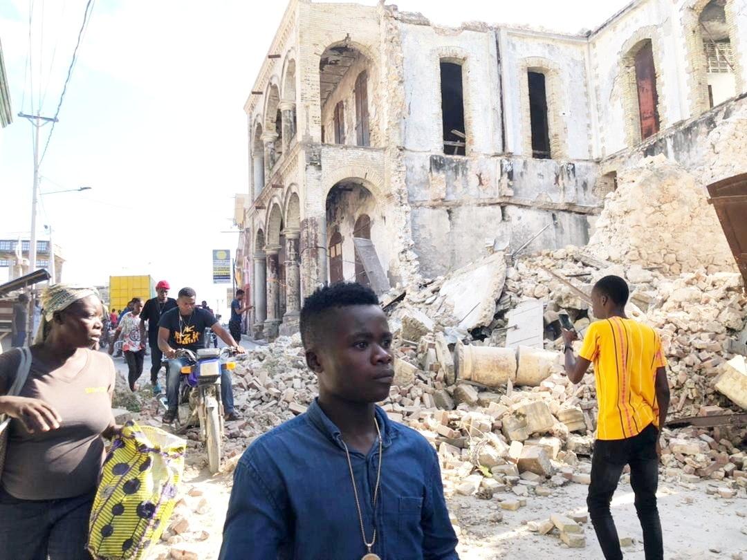 Terremoto de magnitude 7,2 atinge o Haiti; 304 mortes confirmadas