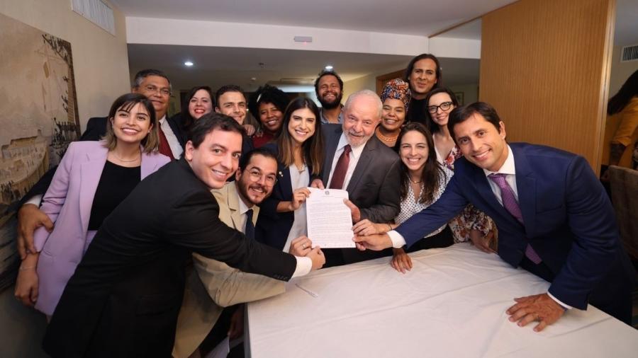 Pastor Henrique, Camila e mais: quem representou os jovens em foto com ...