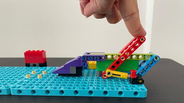 Testei o kit da Lego que ajuda a aprender ciências... e não foi fácil ...