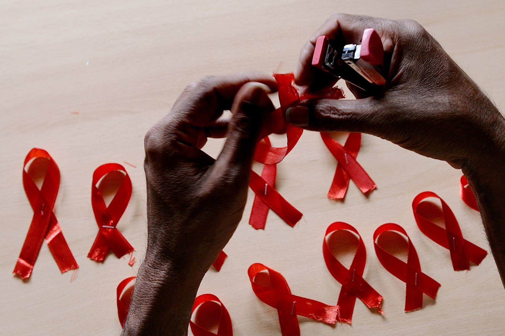 Combater o estigma da Aids é prioridade em SP, afirma Padilha - 25/01 ...