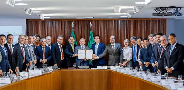 Lula assina MP que muda setor elétrico e isenta 60 milhões de pessoas