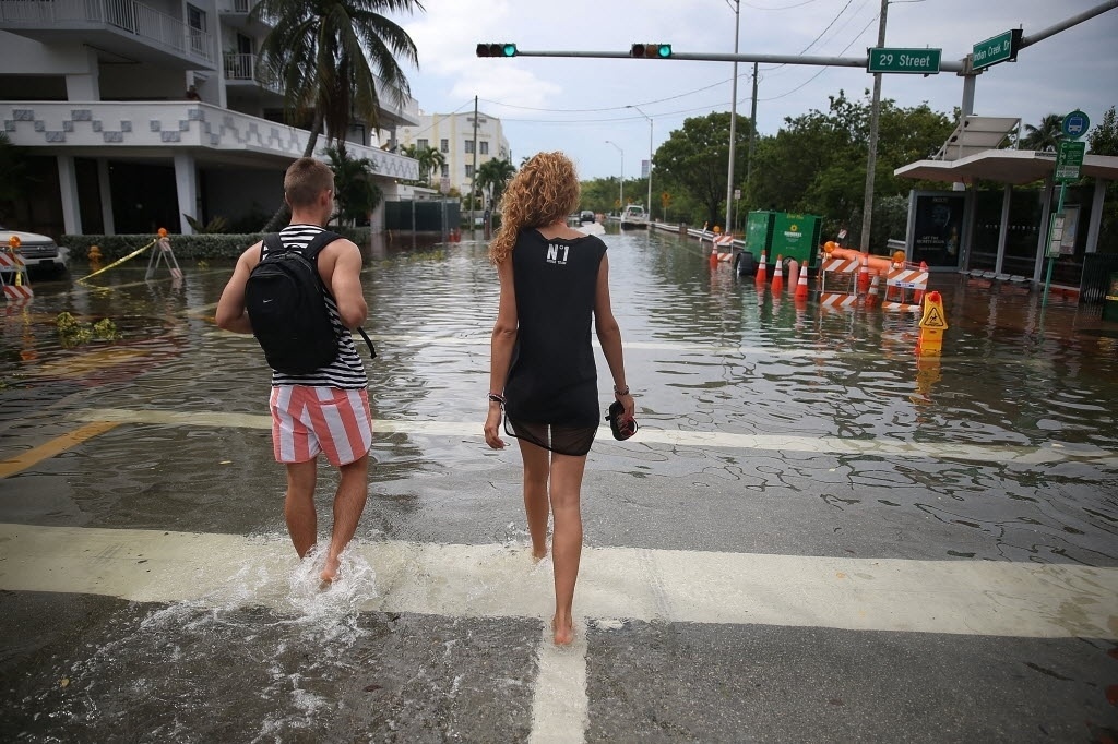 Fotos: Após superlua, alta da maré alaga ruas de Miami Beach - 29/09 ...