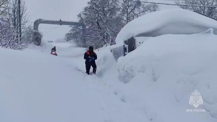 'Apocalipse de neve': tempestade deixa região da Rússia soterrada