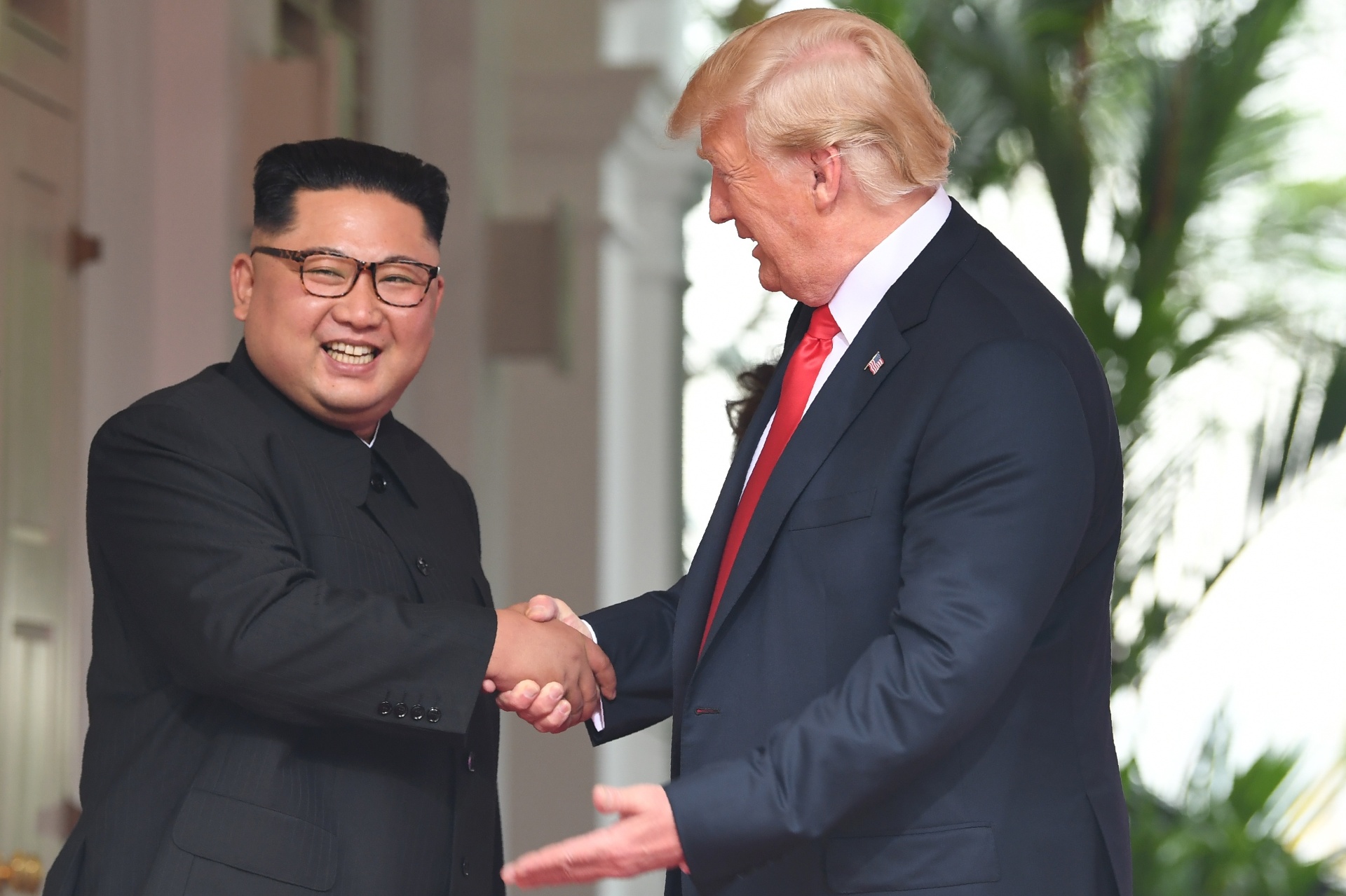 Kim e Trump assinam acordo para desnuclearização das Coreias; EUA ...