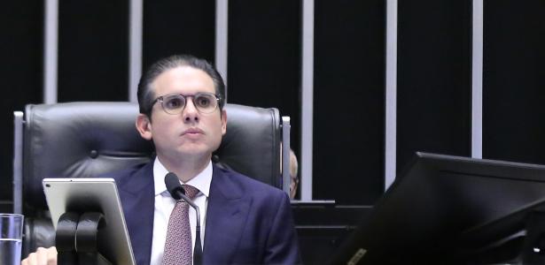 Veto, porrada e bomba agitaram bastidores noturnos de Brasília