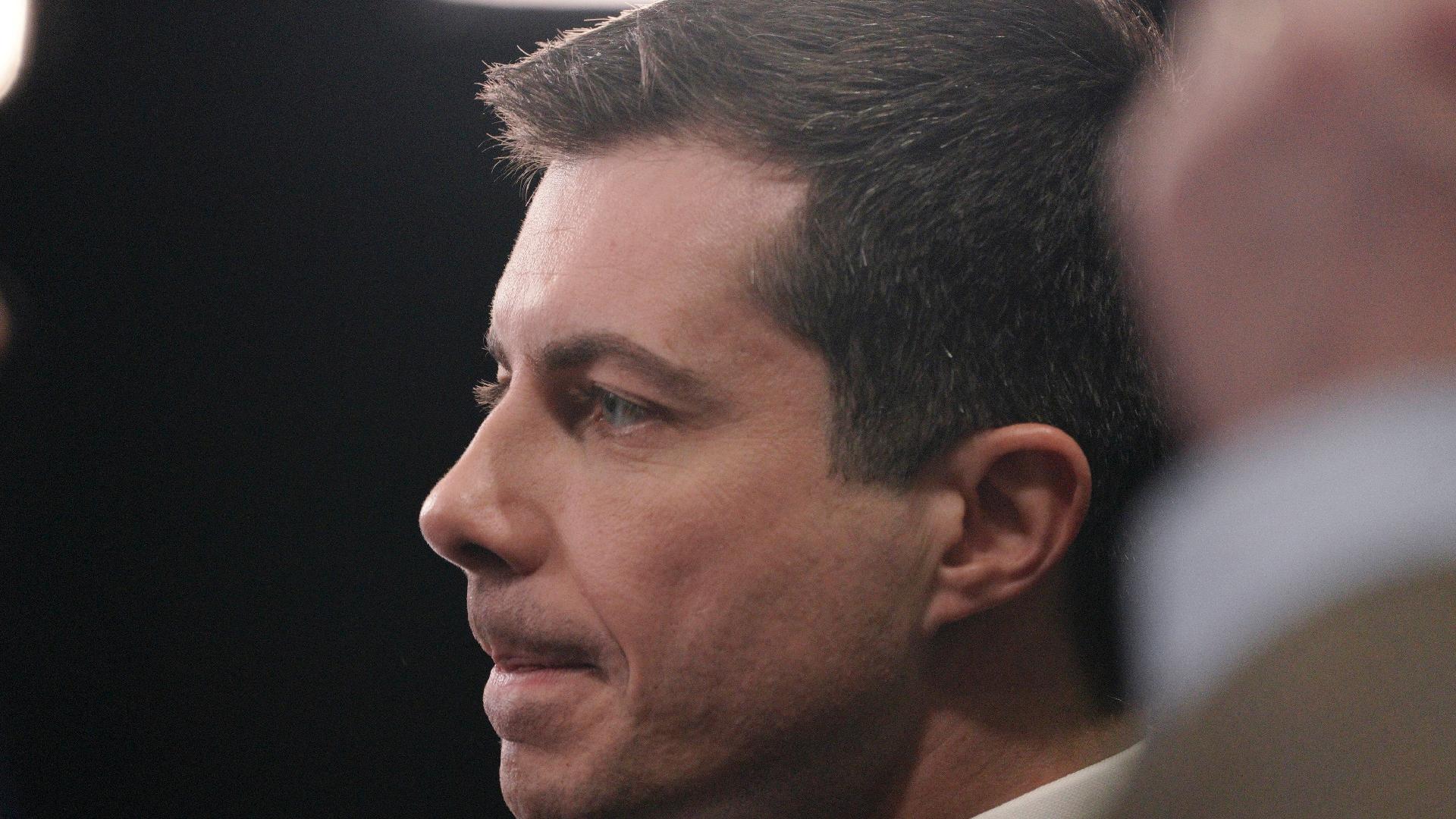 Financiamento de campanha nos EUA torna Buttigieg alvo de ataques em ...