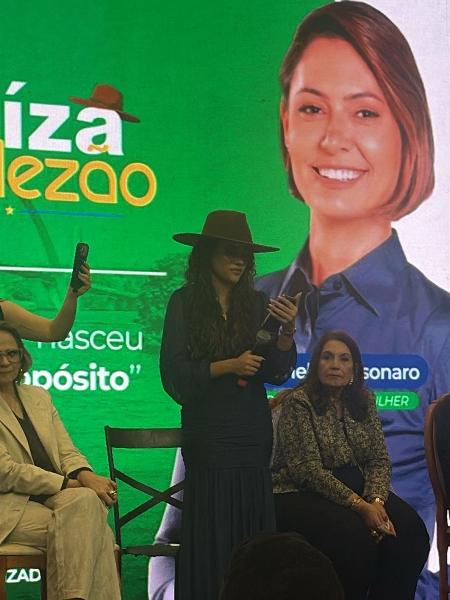 Michelle 'vira madrinha' no DF de filha de réu do 8/1 que morreu na prisão
