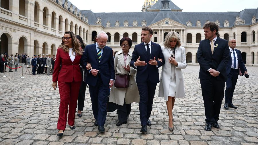 Em Paris, Lula recebe carta de 12 mil brasileiros pedindo sanções a Israel