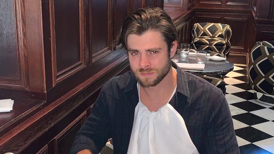 Homem se alimenta apenas de frango assado durante 40 dias