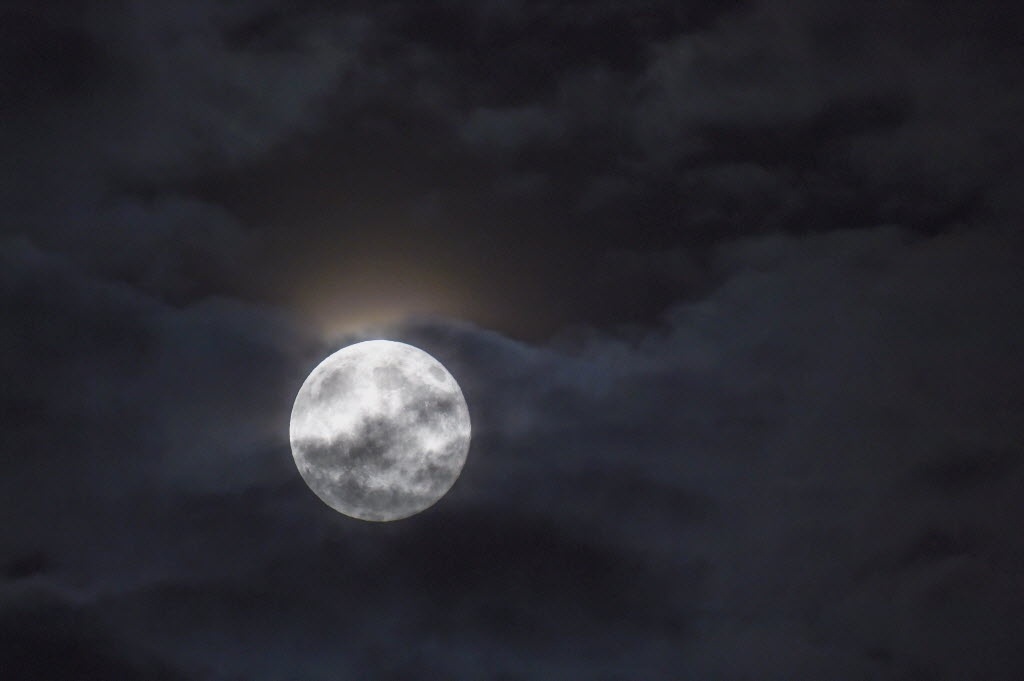 Fotos: Fenômeno da "lua azul" ilumina o céu pelo mundo - 31/07/2015 ...