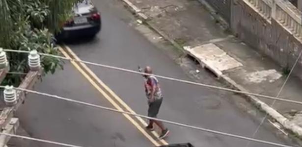 Homem atira em carro após briga de trânsito em SP; veja o vídeo