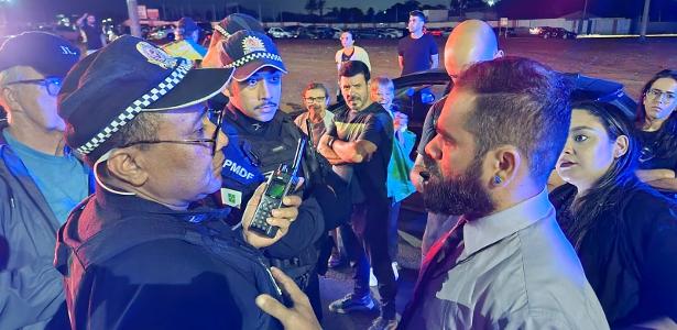 Homem é agredido em vigília bolsonarista após criticar ex-presidente