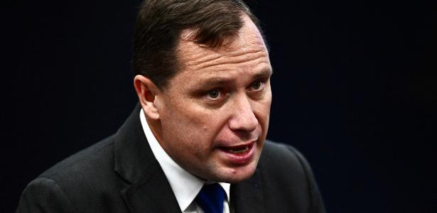 Gonet aproxima Cid das grades