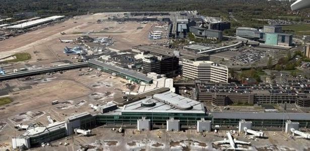 Homem é impedido de voar e provoca caos em aeroporto: 'me urinei'