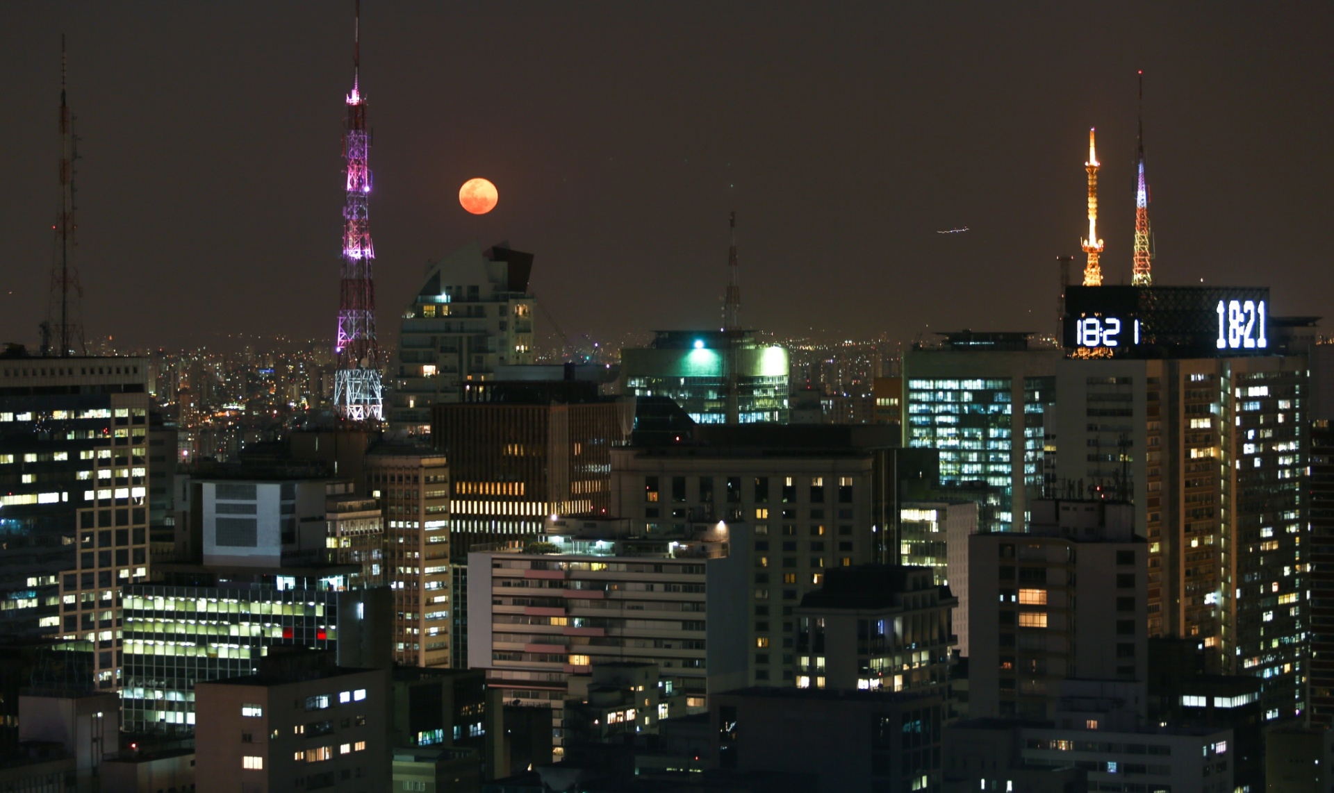 Fotos: Fenômeno da "lua azul" ilumina o céu pelo mundo - 31/07/2015 ...