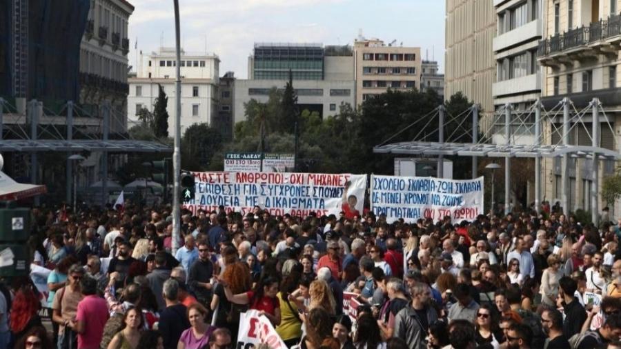 Grécia entra em greve contra jornada de 13 horas de trabalho