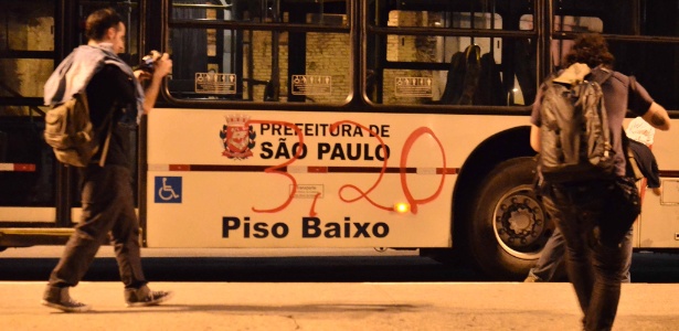 Manifestantes contra tarifa do ônibus encerram protesto pacificamente ...