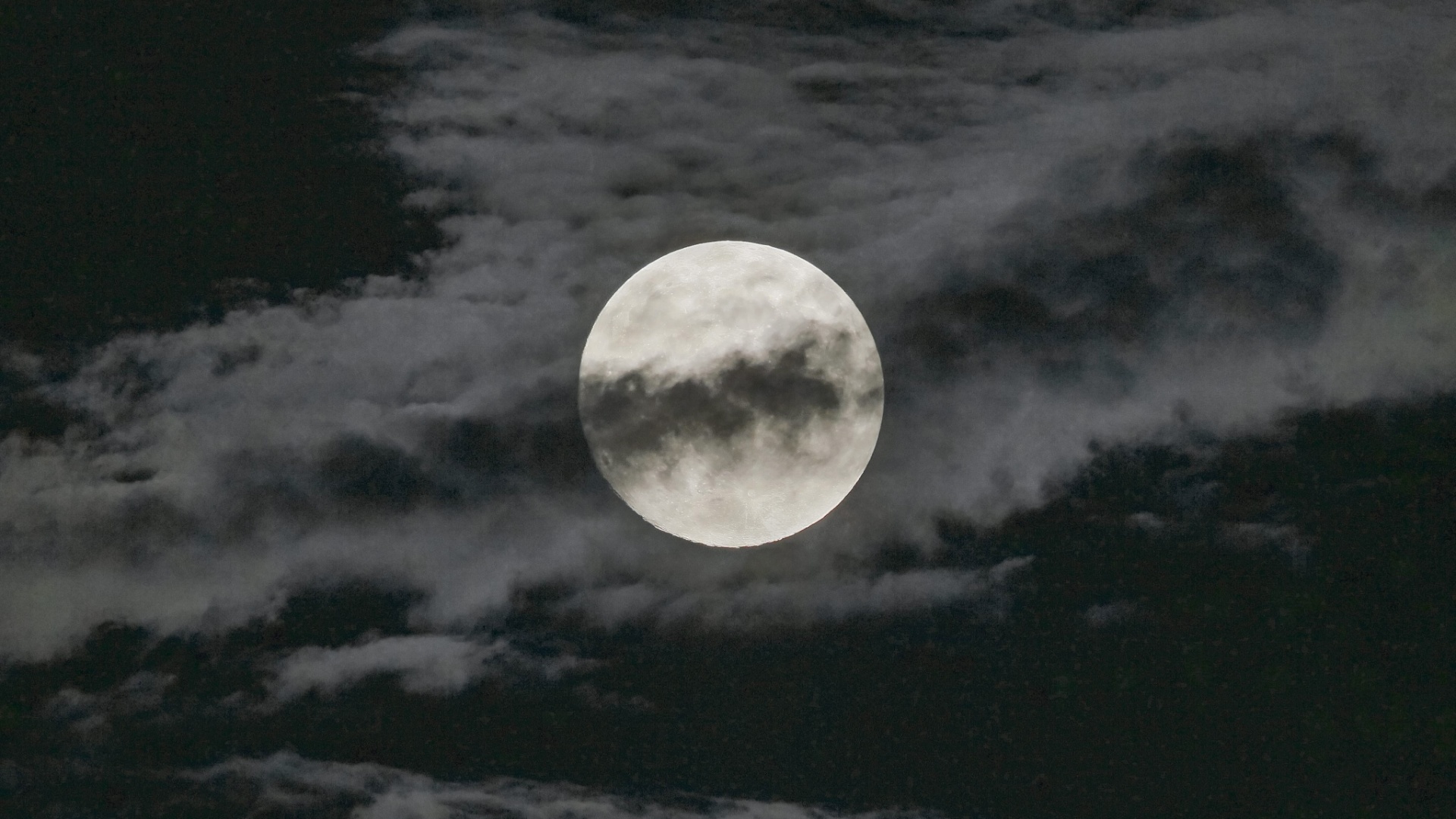 Fotos: Fenômeno da Superlua - 22/06/2013 - UOL Notícias