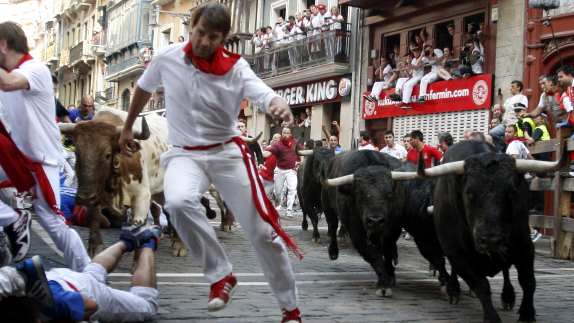 Fotos: Festa de São Firmino agita Espanha com corrida de touros e ...