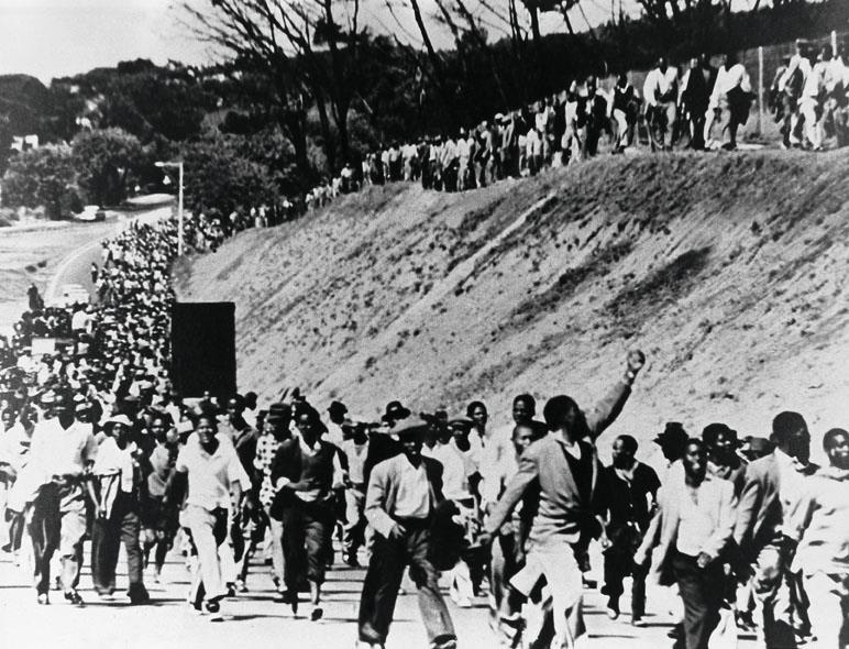 Apartheid : 20 anos após seu fim na África do Sul, ele "sobrevive" em ...