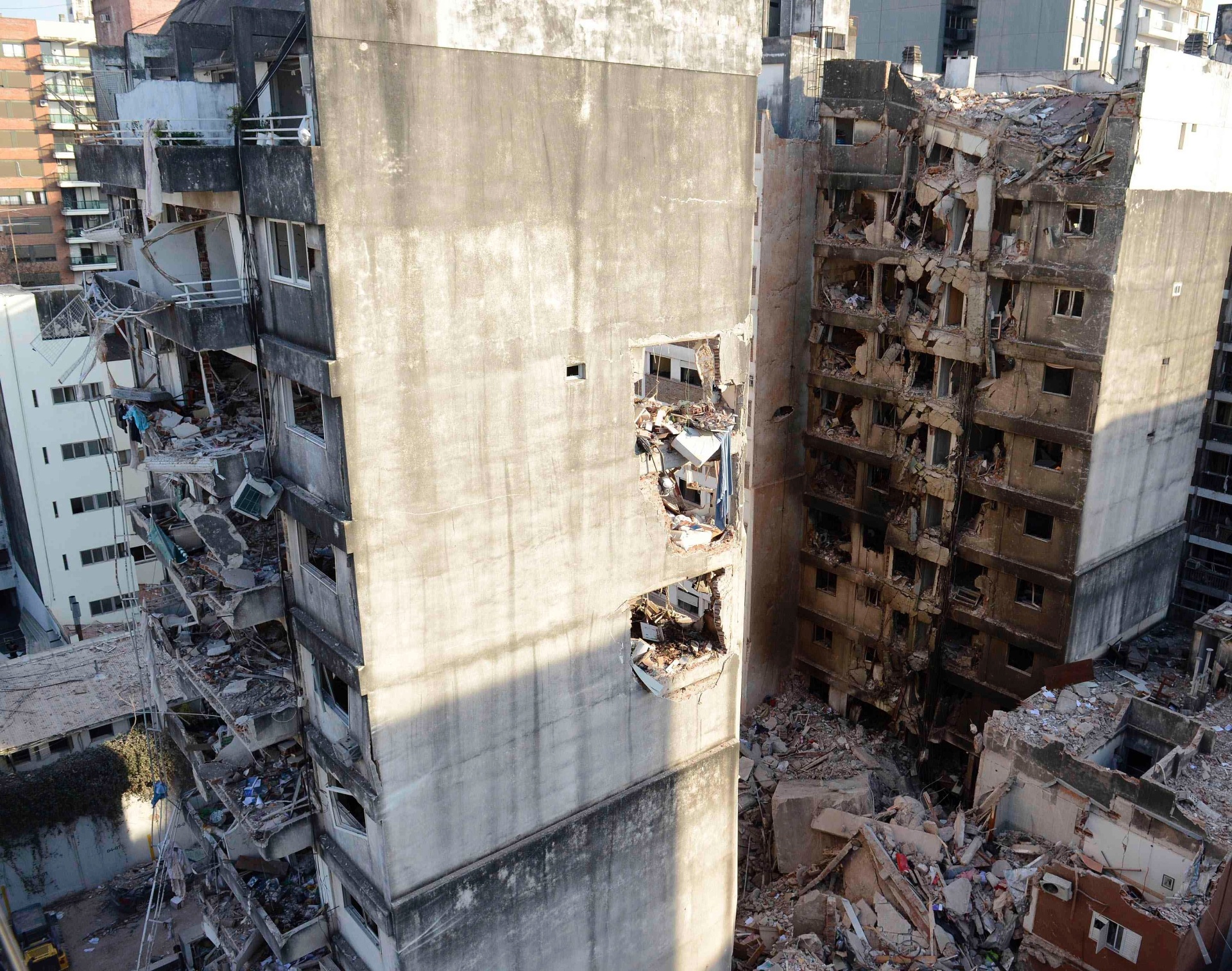 Fotos: Explosão em edifício deixa mortos e feridos na Argentina - 06/08 ...