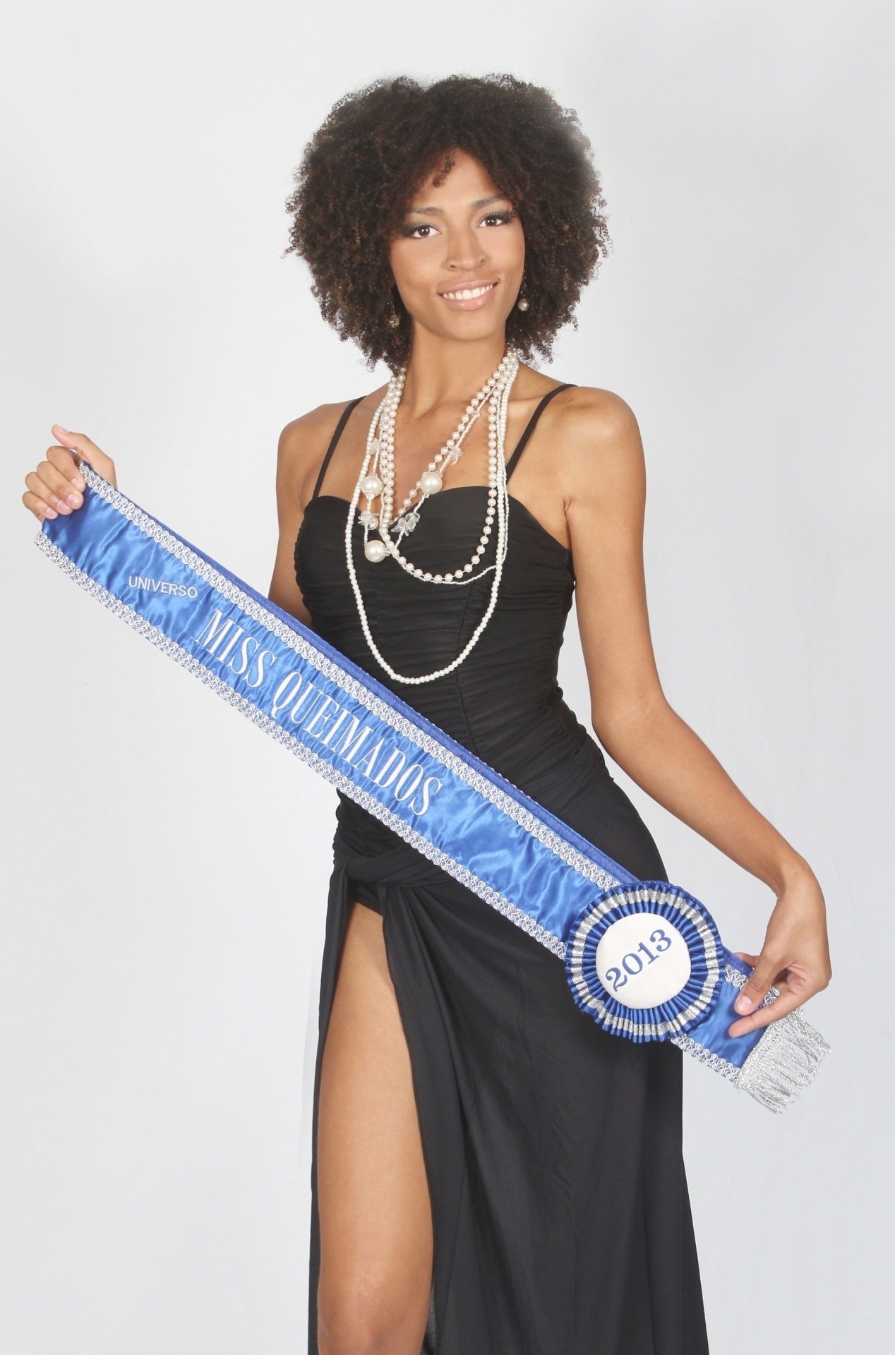 Miss Rio de Janeiro 2013 vai receber coroa de noiva do cantor Latino ...