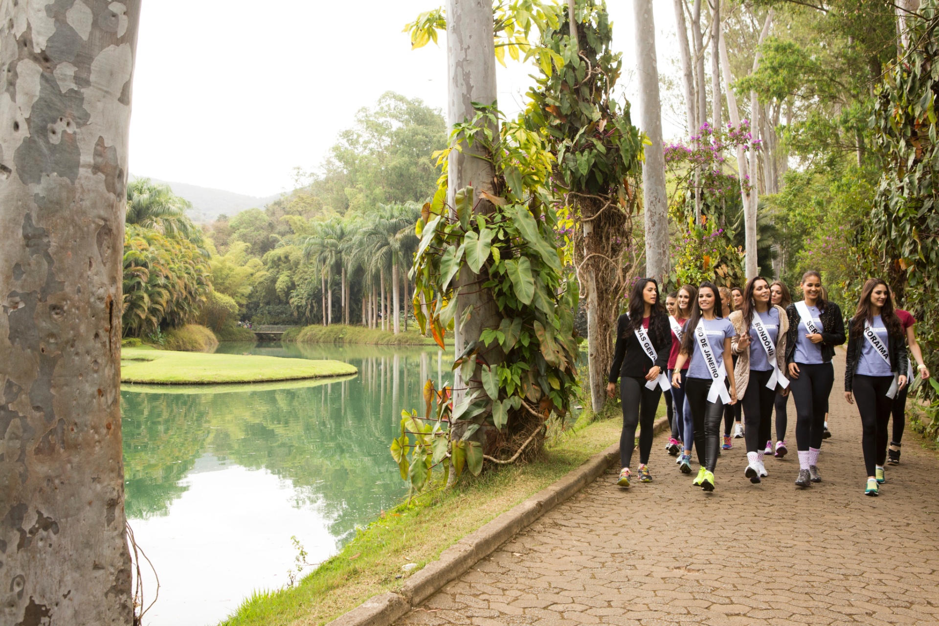 Fotos: Beldades admiram obras de arte - misses visitam Inhotim - 17/09 ...