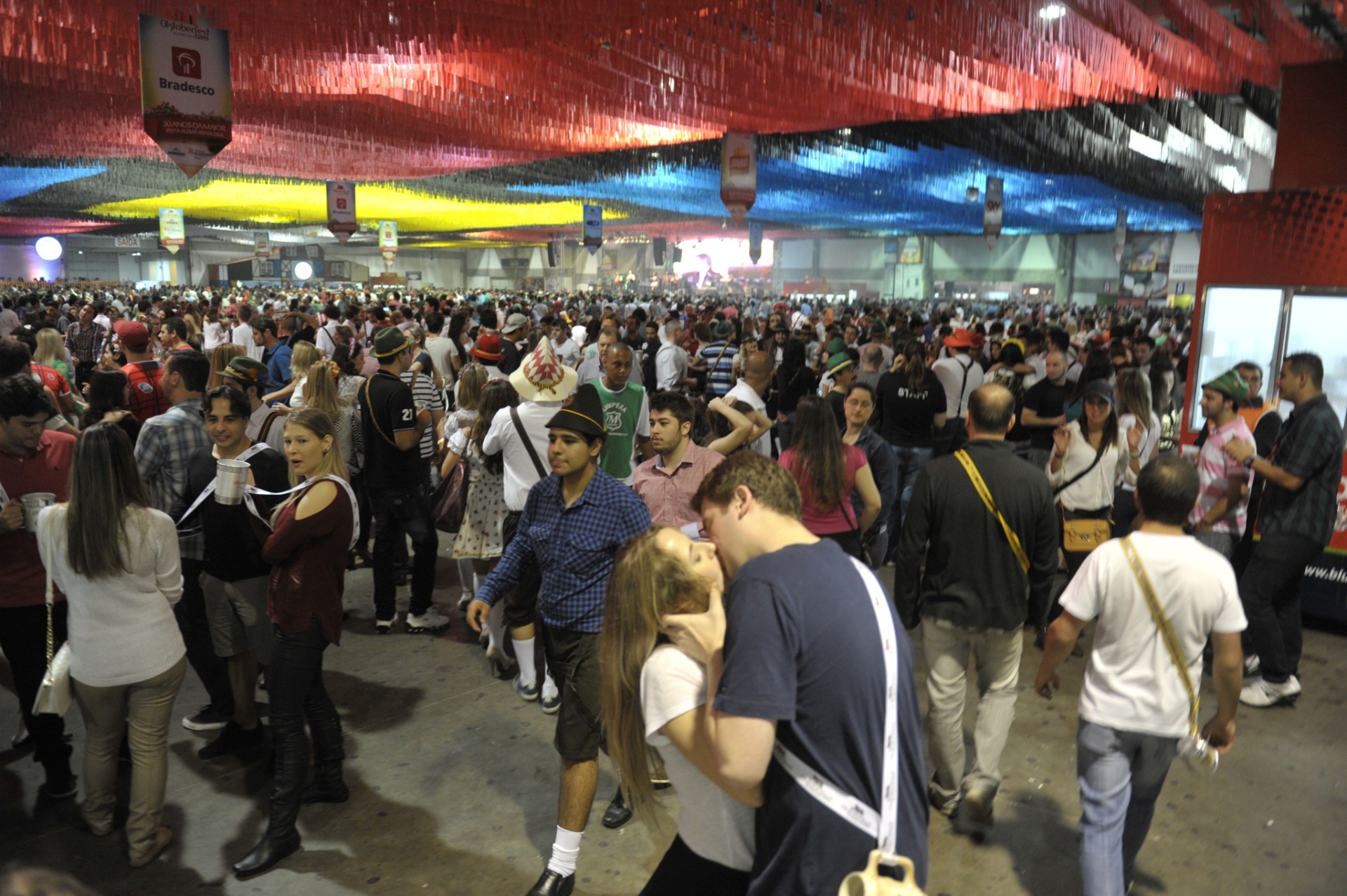 Fotos: Oktoberfest 2013 reúne belas, música e muita bebida - 05/10/2013 ...
