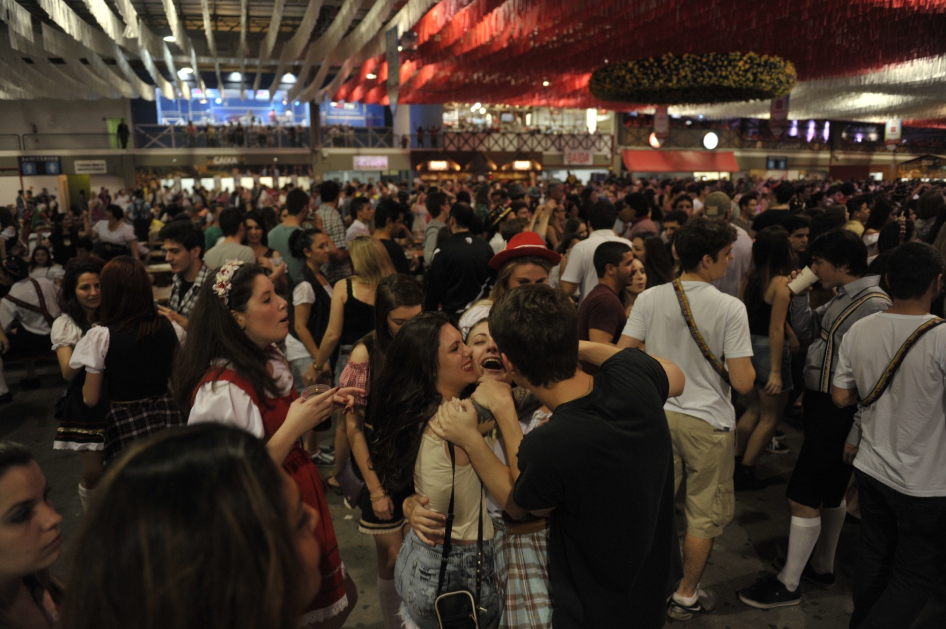 Fotos: Oktoberfest 2013 reúne belas, música e muita bebida - 05/10/2013 ...