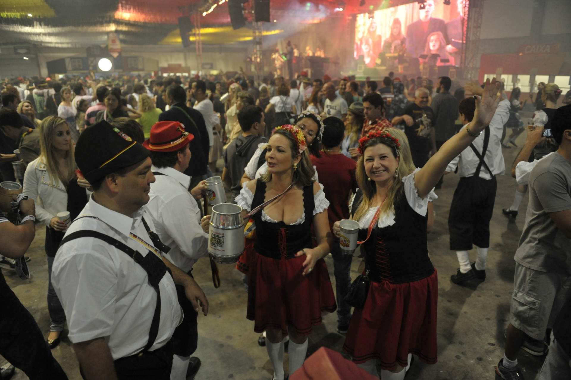 Fotos: Oktoberfest 2013 reúne belas, música e muita bebida - 05/10/2013 ...