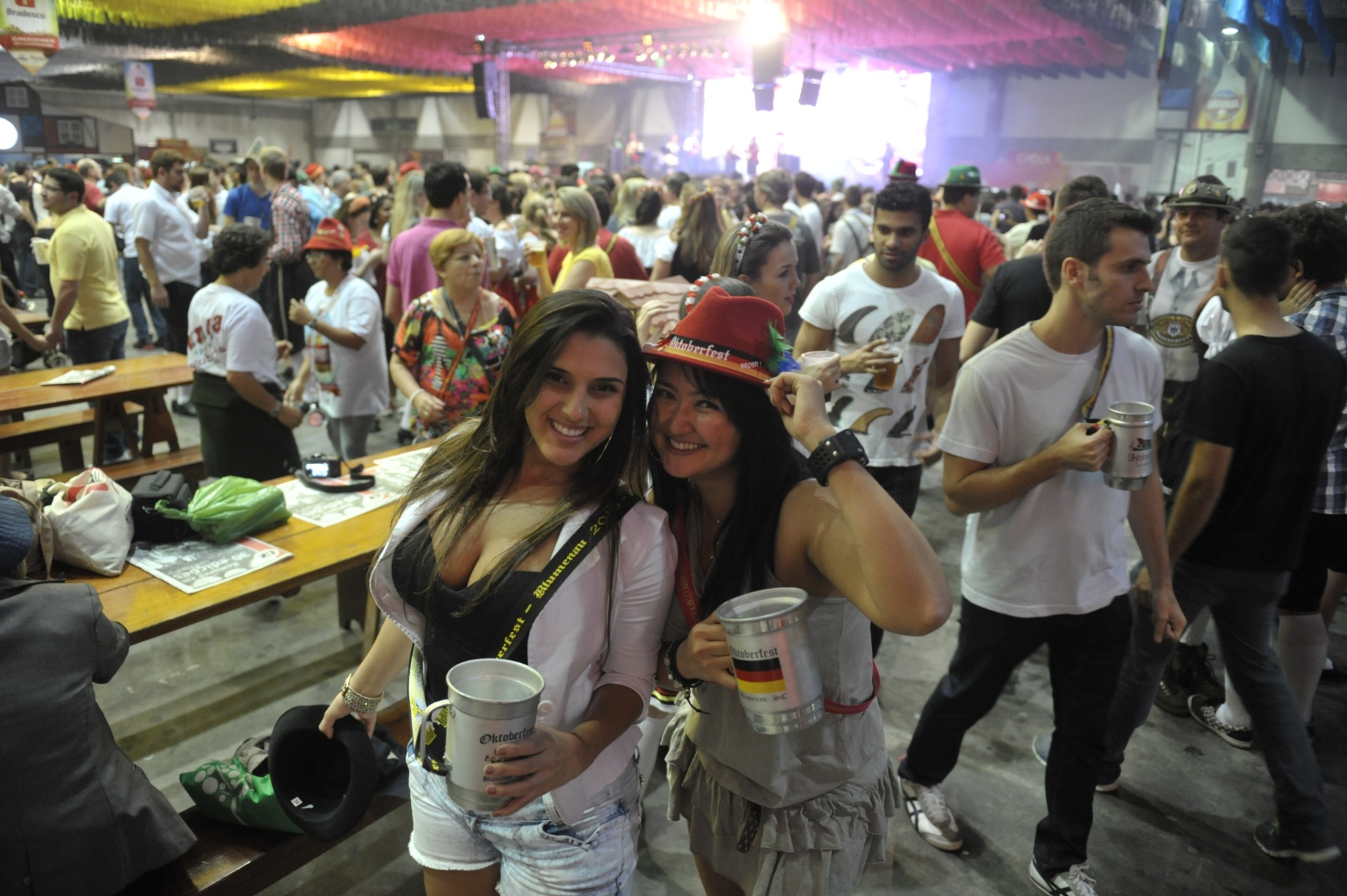 Fotos: Oktoberfest 2013 reúne belas, música e muita bebida - 05/10/2013 ...