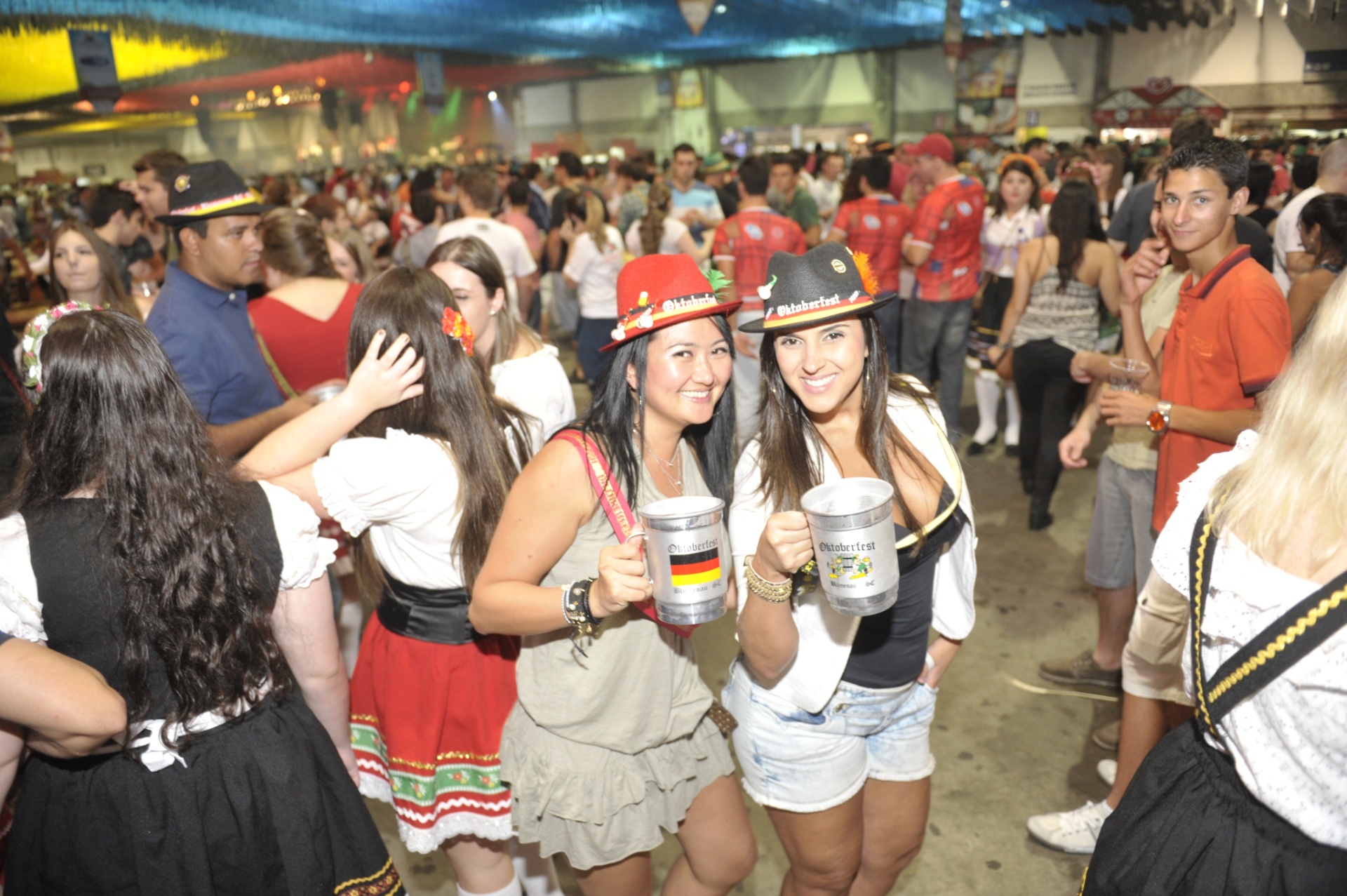 Fotos: Oktoberfest 2013 reúne belas, música e muita bebida - 05/10/2013 ...