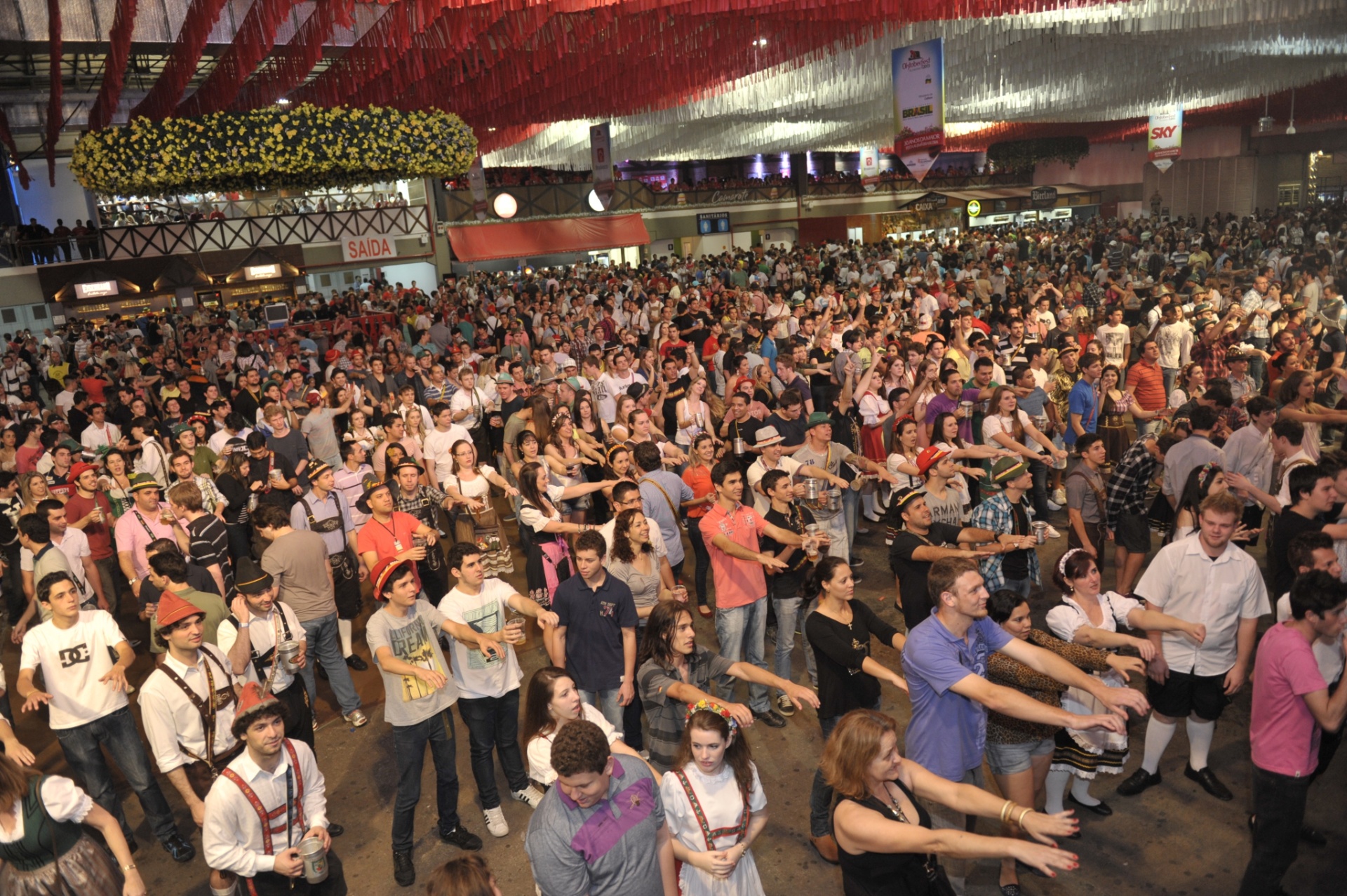 Fotos: Oktoberfest 2013 reúne belas, música e muita bebida - 05/10/2013 ...