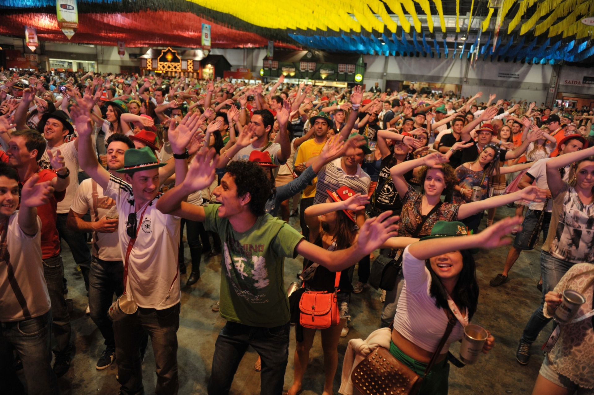 Fotos: Oktoberfest 2013 reúne belas, música e muita bebida - 05/10/2013 ...