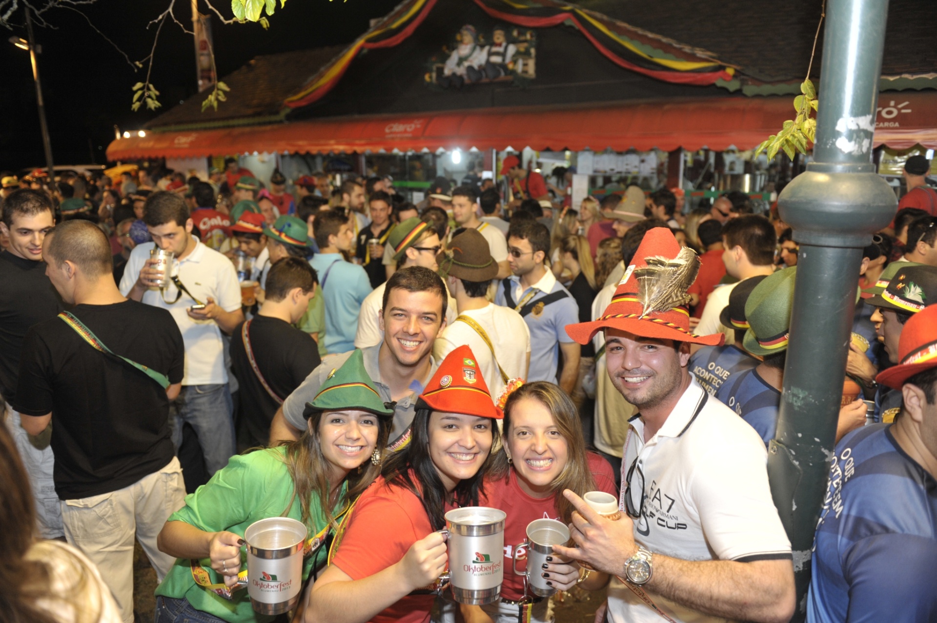 Fotos: Oktoberfest 2013 reúne belas, música e muita bebida - 05/10/2013 ...