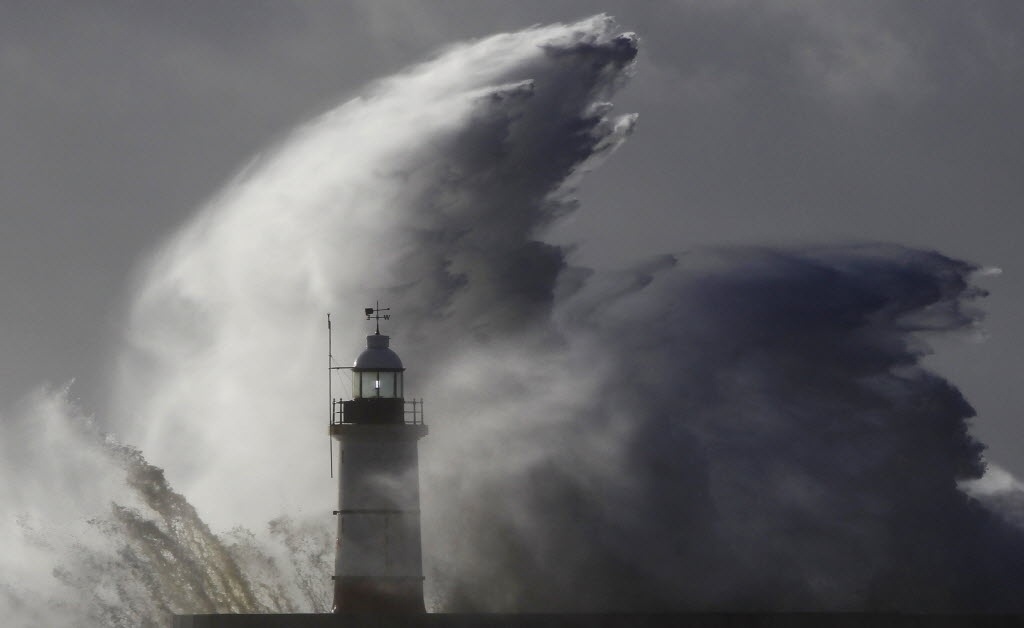 Fotos: Temporal deixa mortos e causa destruição em países da Europa ...