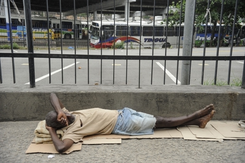 Pesquisa mostra que mais de 5.000 pessoas vivem nas ruas do Rio - BOL ...