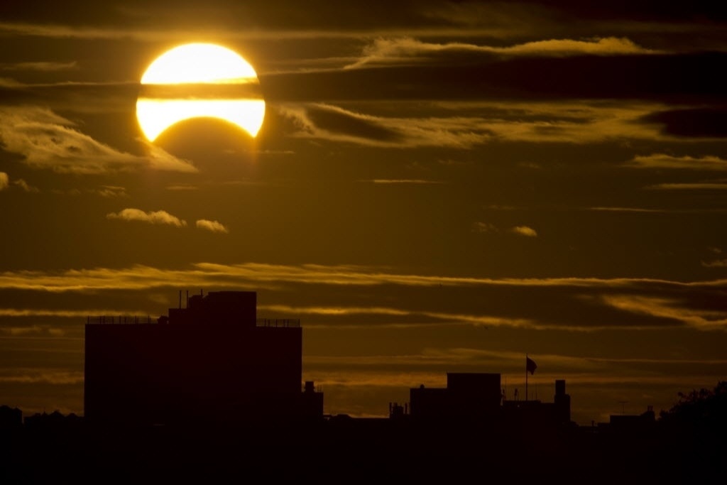 Fotos: Eclipse do sol é observado em cidades do Brasil e do mundo - 03 ...