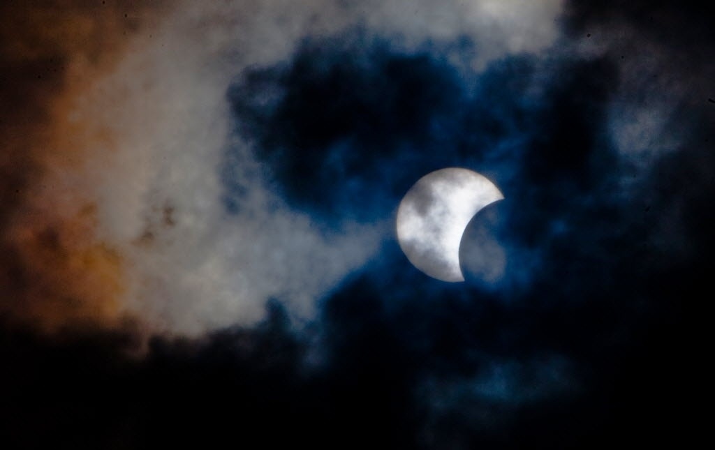 Fotos: Eclipse do sol é observado em cidades do Brasil e do mundo - 03 ...