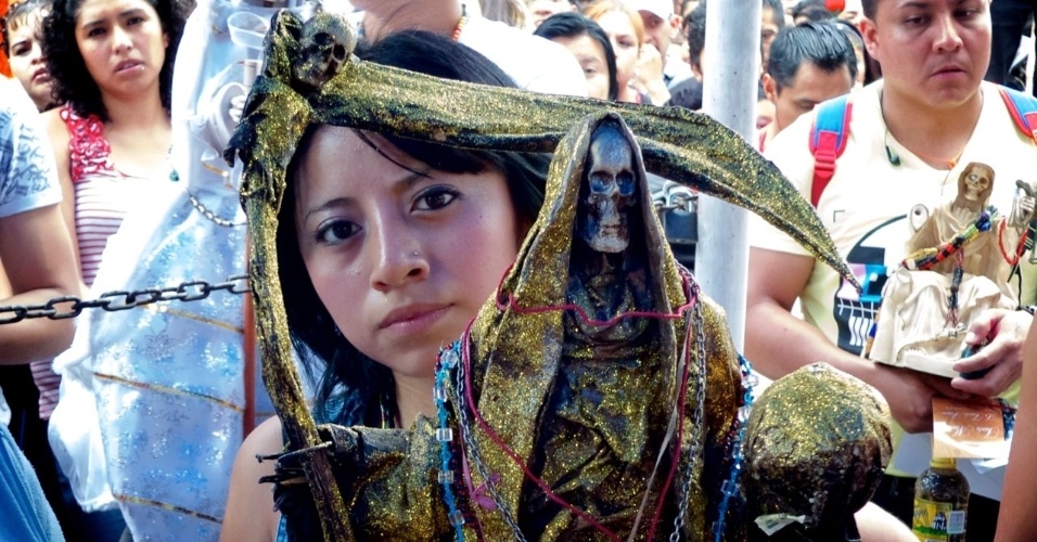 No México, devoção de Santa Muerte cresce junto com demanda por ...