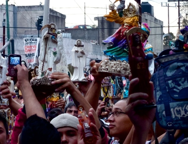 No México, devoção de Santa Muerte cresce junto com demanda por ...